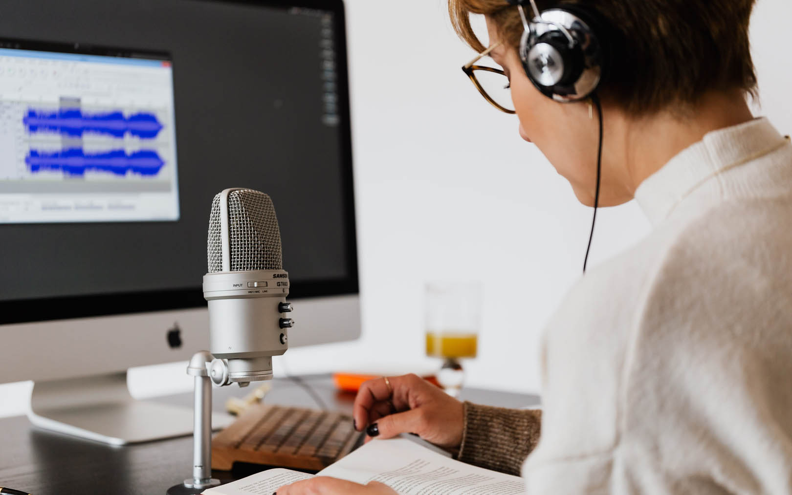 Ingin Jadi Voice over Artist? Begini Caranya Jadi Voice Over